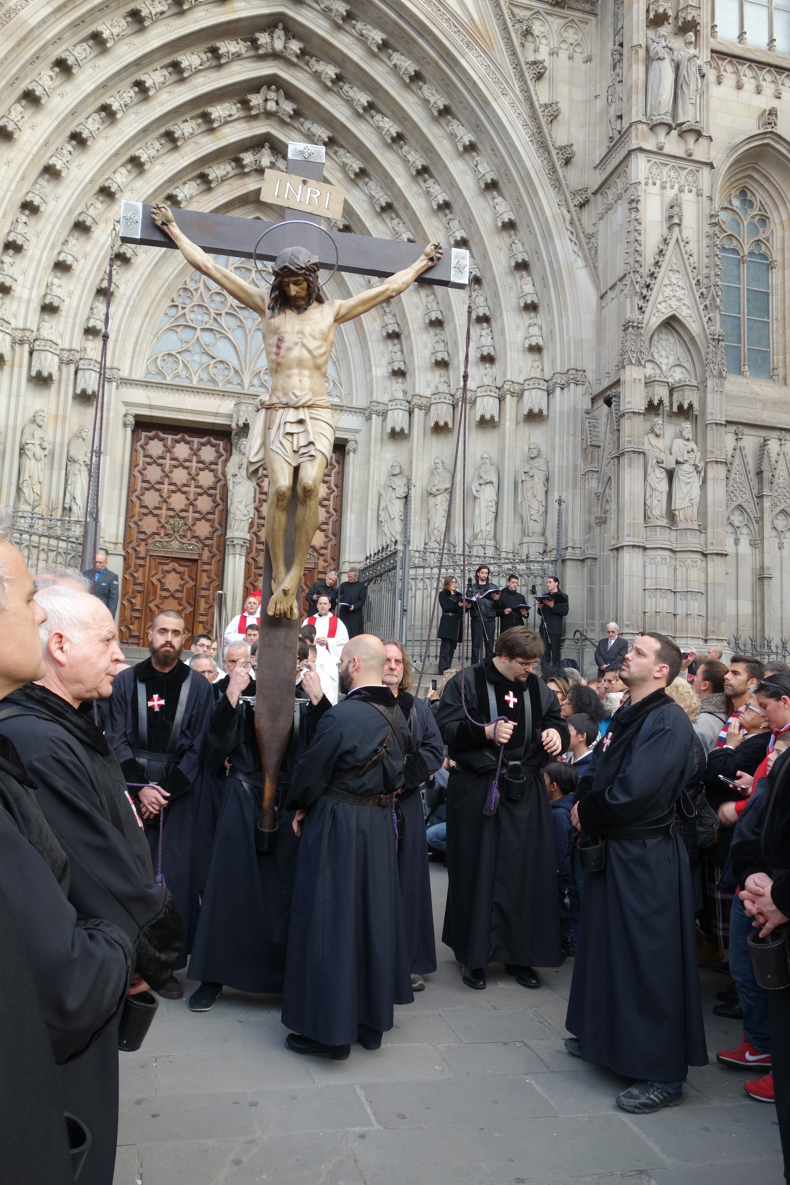 Barcelona! – Day 2: Queues, Processions & Freaks – TravelGal's Notes